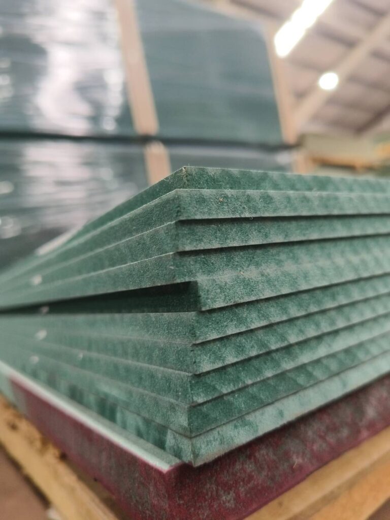 ไม้อัด HMR Agrofiber V313 E2 (1.22mx2.44m) – Interwood Timber